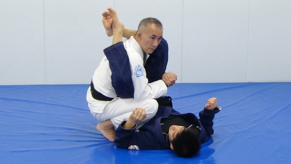 4. Triangle choke defense | トライフォース柔術オンライントレーニング Tri-force BJJ online ...
