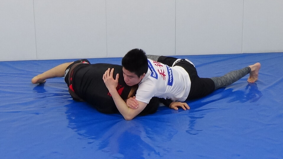 2. スリークォーターネルソンからダースチョーク(RNCグリップ、フォーアームグリップ) | トライフォース柔術オンライントレーニング Tri ...