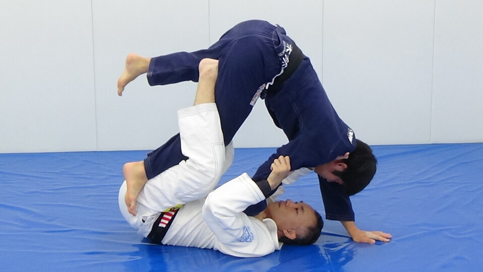 3. Overhead sweep | トライフォース柔術オンライントレーニング Tri-force BJJ online training