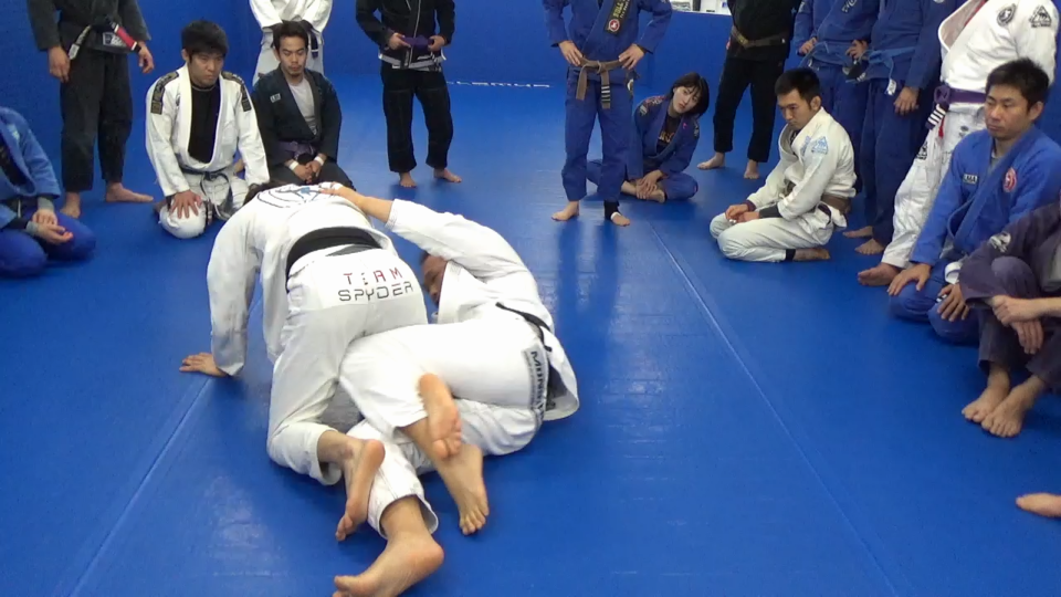ハーフガードからのバックテイク | トライフォース柔術オンライントレーニング教則 Tri-force BJJ online training